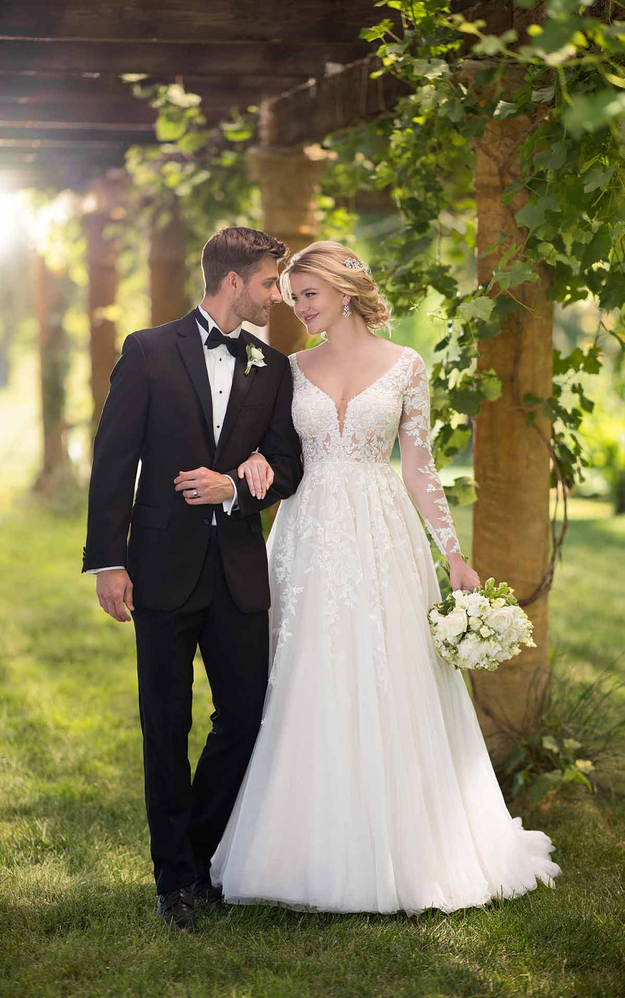 Essense of Australia D2737 - Size 10 – Luxe Redux Bridal